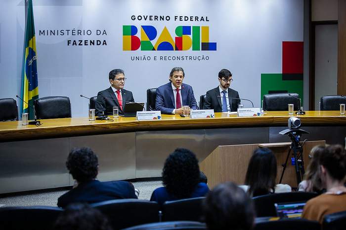 Economia Brasileira | Governo Federal aumenta limite de isenção do IR ...